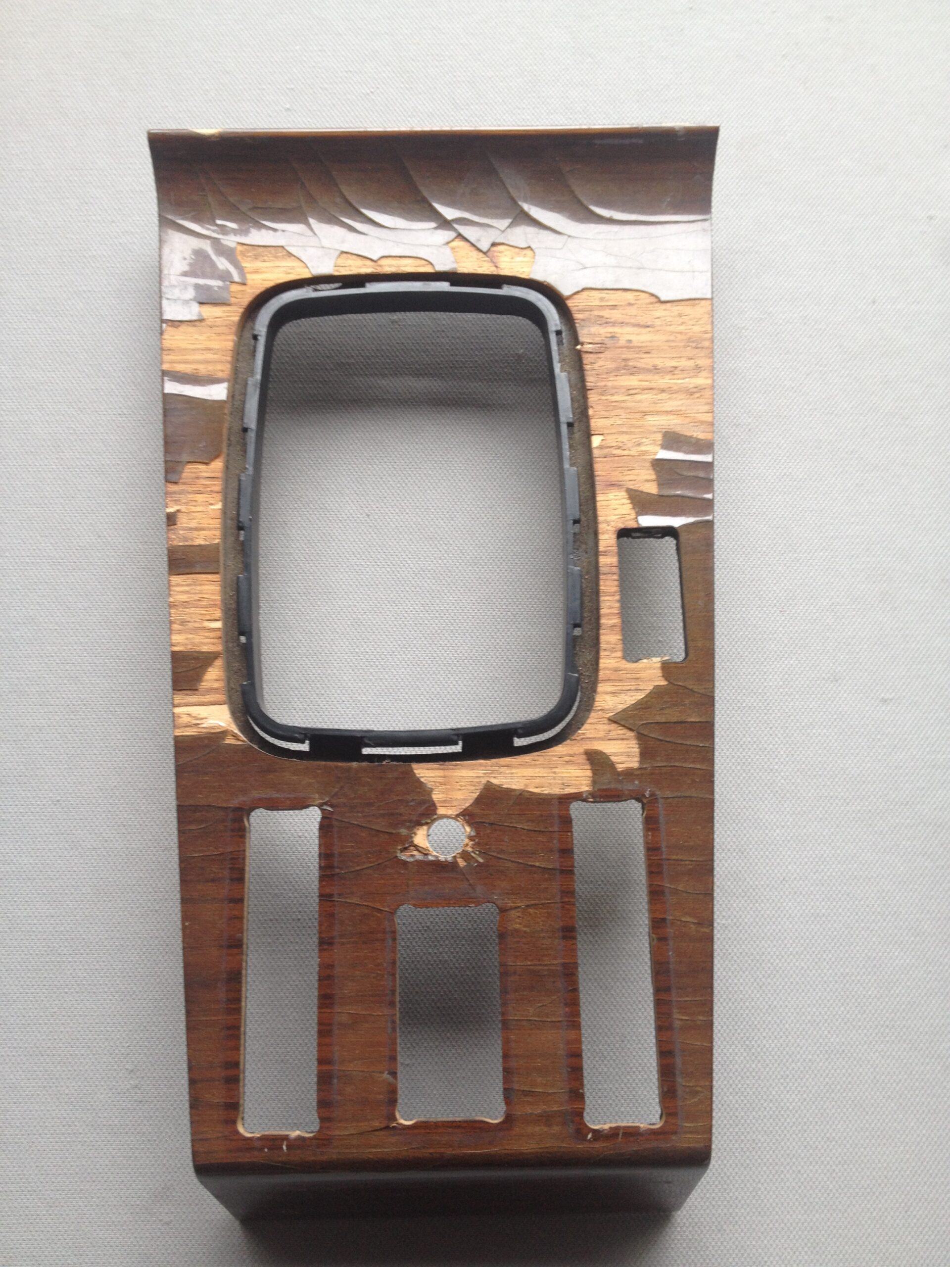 メルセデスベンツ – ウッドパネル施工実績 | NIIDA SURFACE DESIGN / 株式会社ニイダ