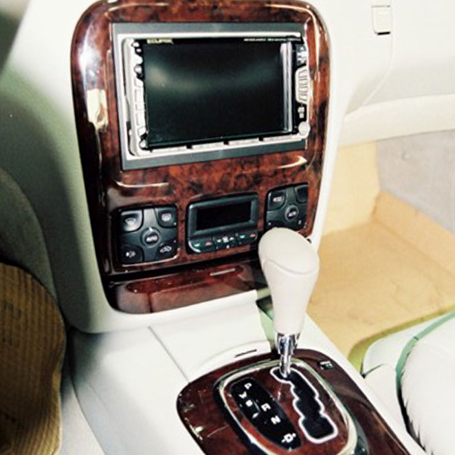 自動車内装ウッドパネル 修理・リペア | NIIDA SURFACE DESIGN / 株式会社ニイダ