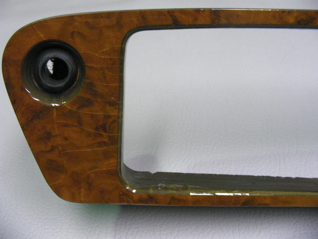 メルセデスベンツ – ウッドパネル施工実績 | NIIDA SURFACE DESIGN / 株式会社ニイダ