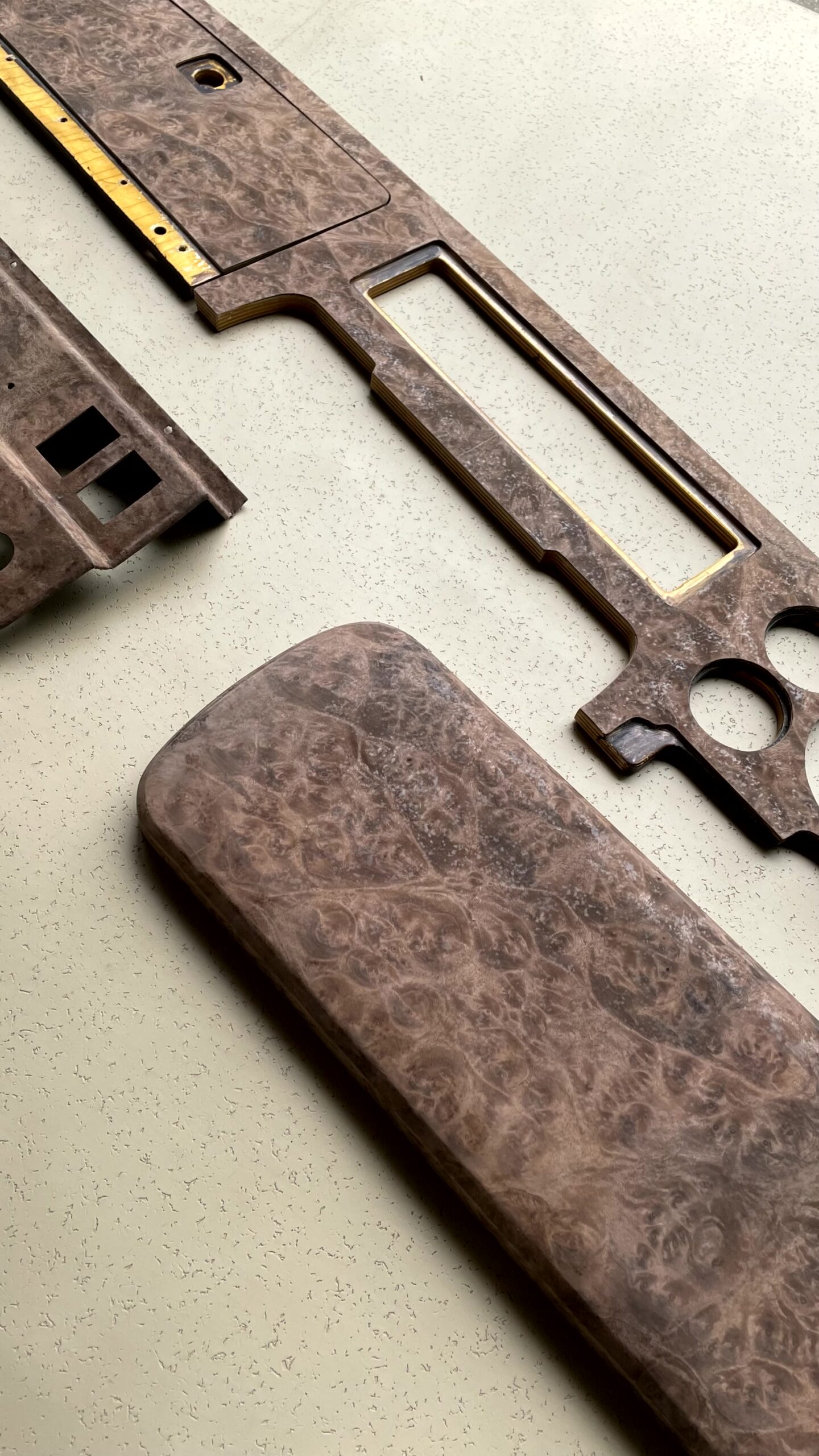 自動車内装ウッドパネル 修理・リペア | NIIDA SURFACE DESIGN / 株式会社ニイダ