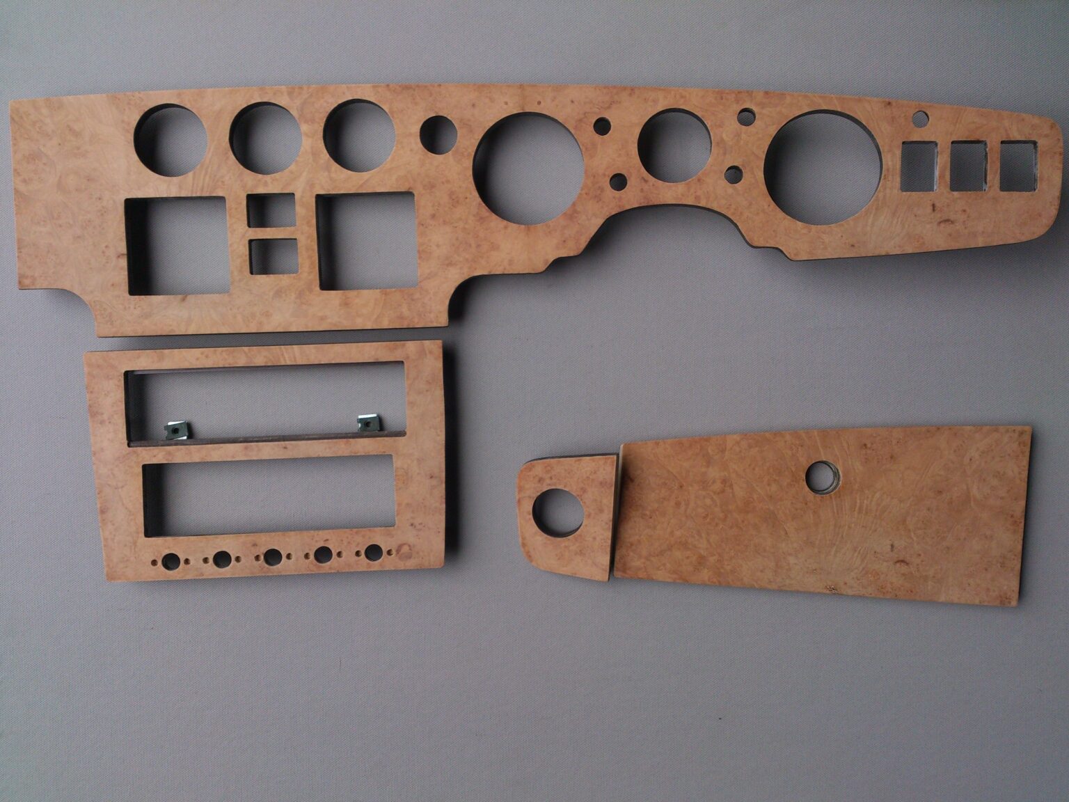 自動車内装ウッドパネル 修理・リペア | NIIDA SURFACE DESIGN / 株式会社ニイダ